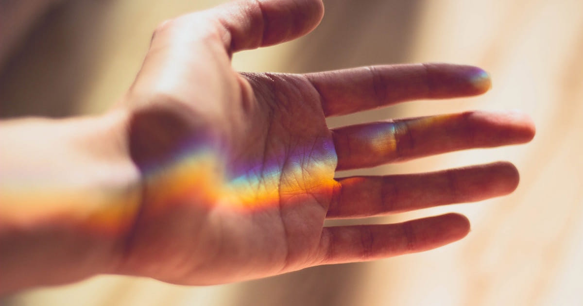 Gedicht | Ieder mens verlangt naar die handen... - Ik mis je